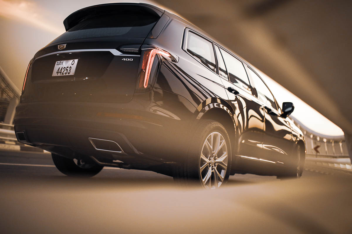 StriveME - كاديلاك XT6: سيارة رجال الاعمال، عائلية وفخمة